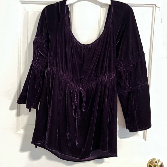 The Pyramid Collection | Tops | Vintage The Pyramid Collection Dark ...